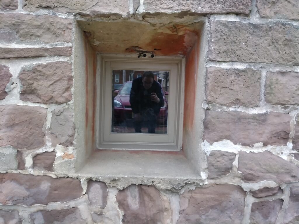 square-shaped window – Isaac Kremer