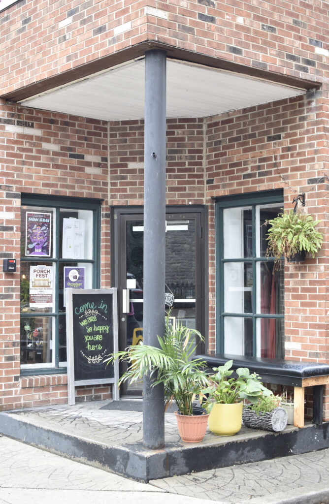 recessed entrance – Isaac Kremer