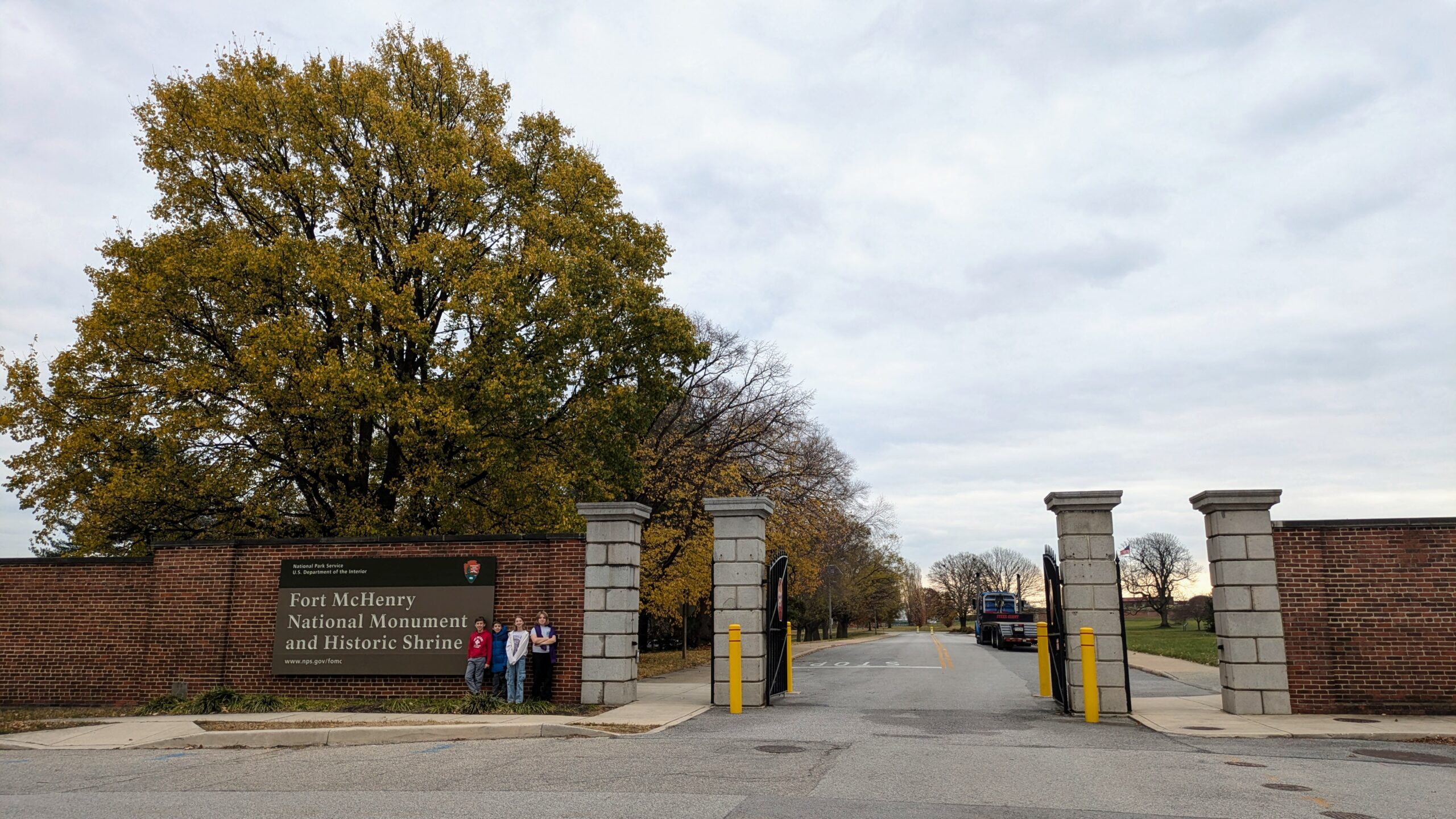 entrance gate – Isaac Kremer